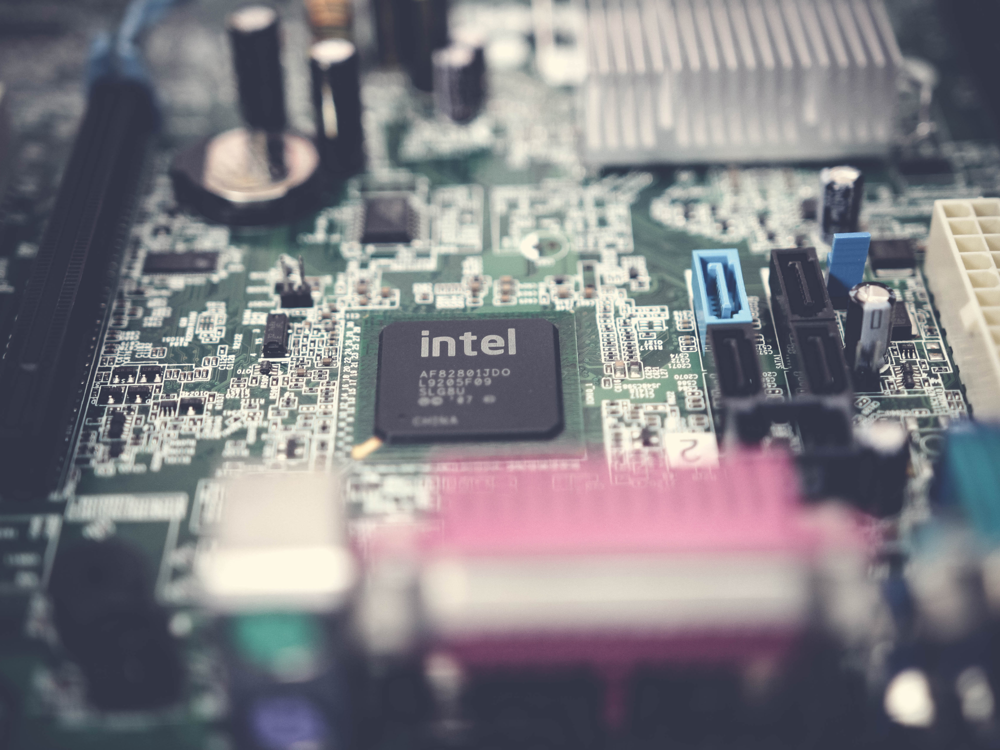 Intel’s 14A Bet: Technology Breakthrough or Costly Gamble